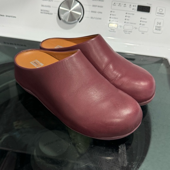 Fitflop | Shoes | Fitflop Shuv Leather Clogs Mules Plummy Red Purple ...